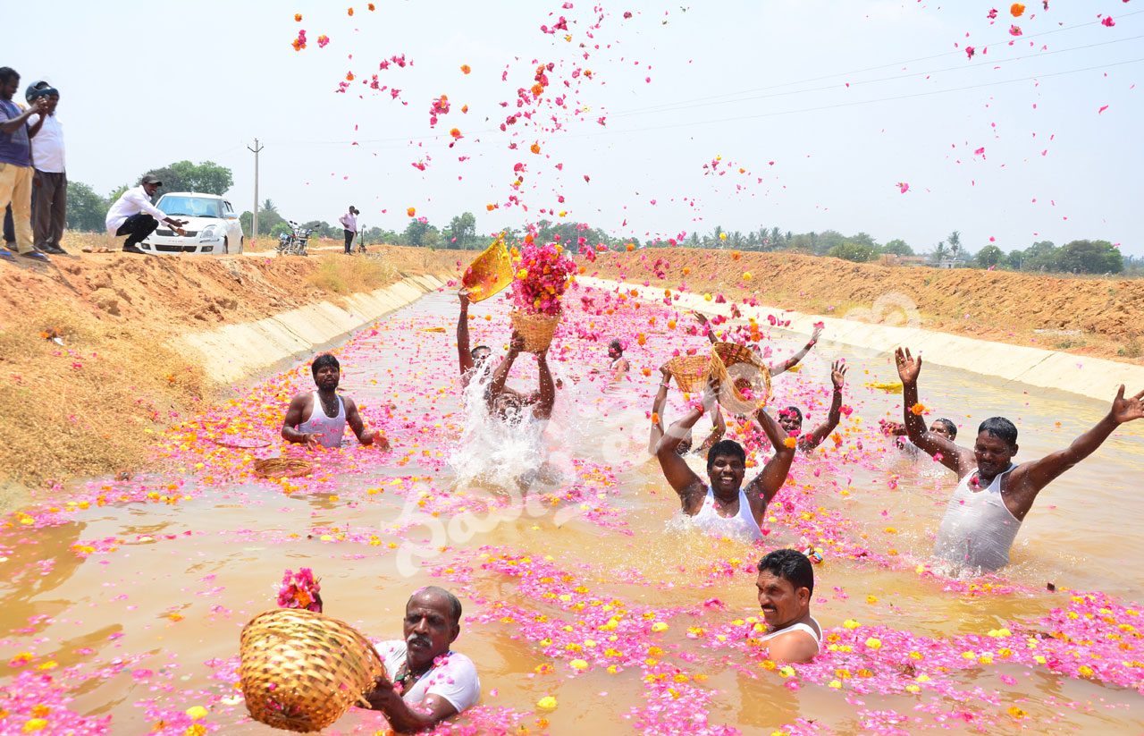 గంగ‌మ్మ పొంగె.. రైత‌న్న ఉప్పొంగె..-Namasthe Telangana