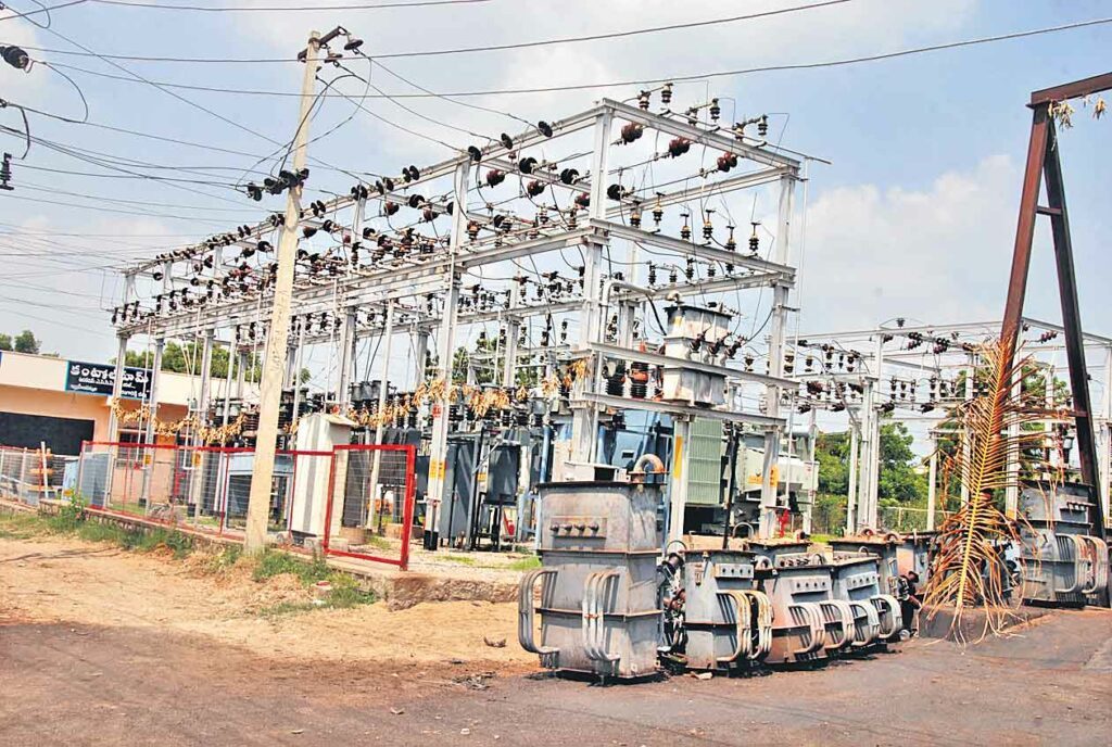 ఎస్పీడీసీఎల్‌కు ‘బీ’, ఎన్పీడీసీఎల్‌కు ‘సీ+’-Namasthe Telangana