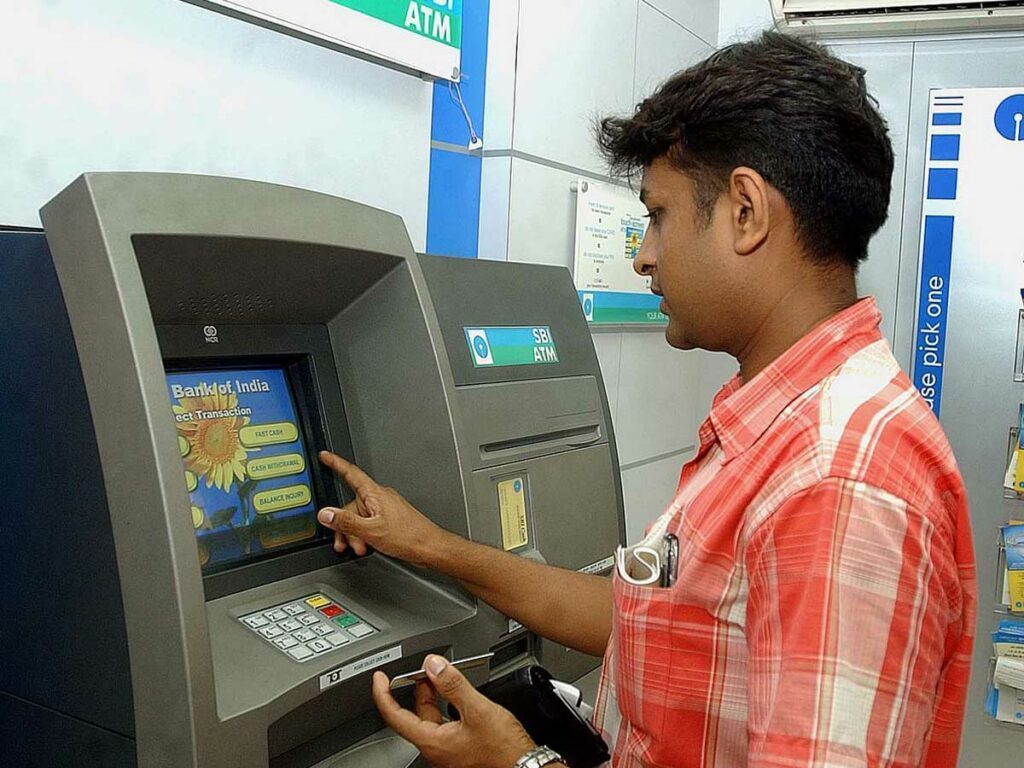 RBI rule on ATM | గ్రామీణుల‌కు షాక్‌.. ఏటీఎంలు ఎత్తేస్తున్న‌ బ్యాంకులు ...