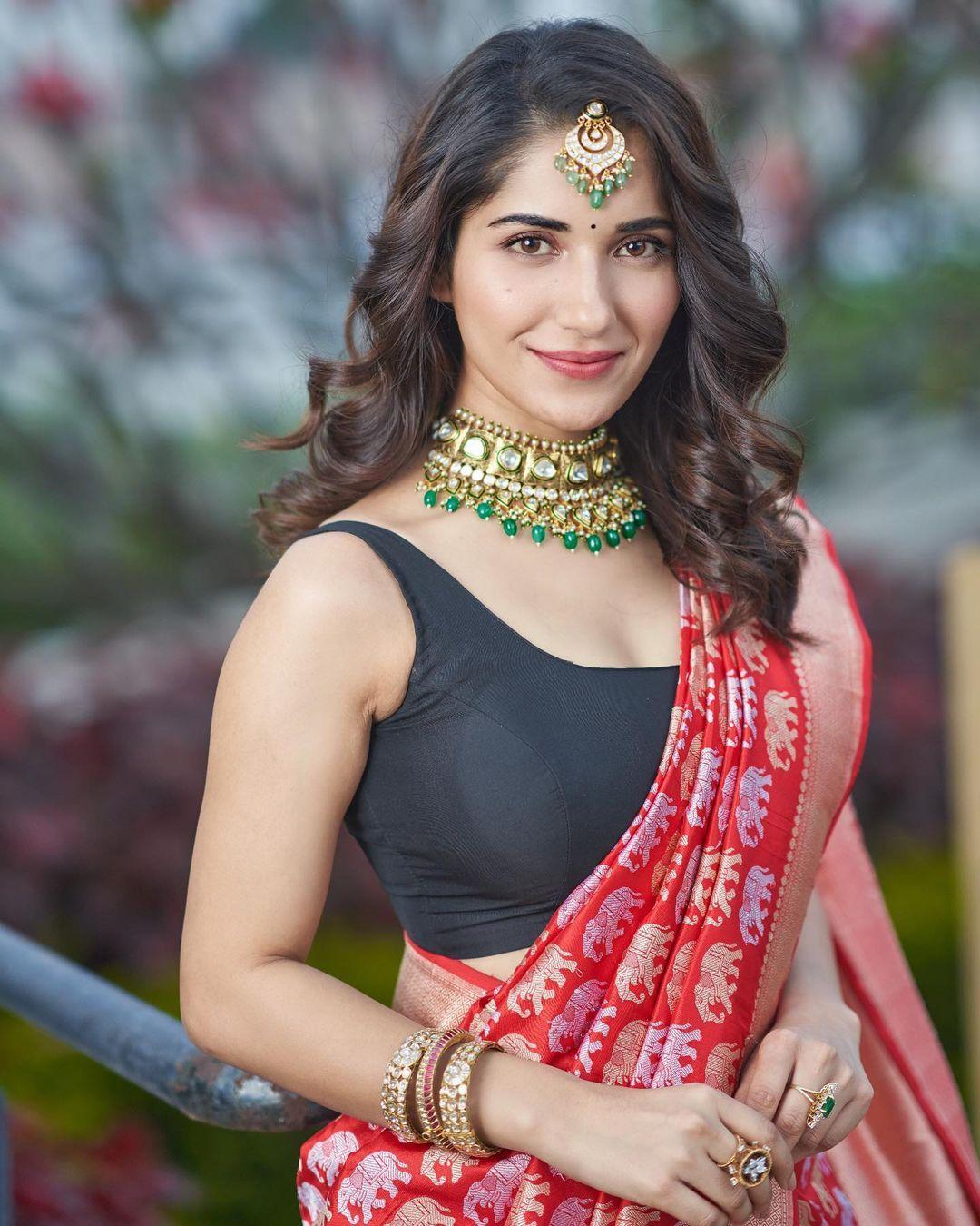 Ruhani Sharma : రుహాని శర్మ న్యూ వైర‌ల్ పిక్స్‌-Namasthe Telangana