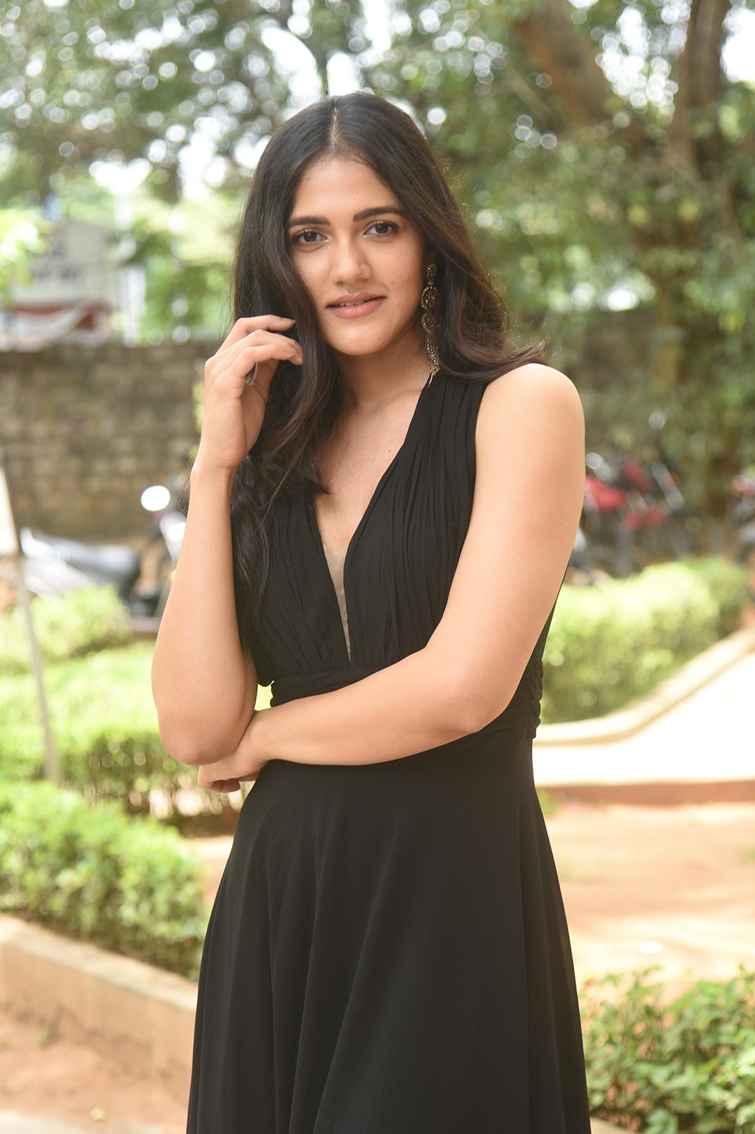 Simran Choudhary : తెలుగ‌మ్మాయి సిమ్ర‌న్ చౌద‌రి లేటెస్ట్ ఫొటోలు ...