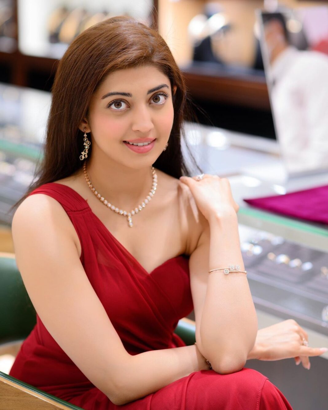 Pranitha Subhash | రెడ్‌ డ్రెస్‌లో మెరిసిపోతున్న ప్రణీత-Namasthe Telangana