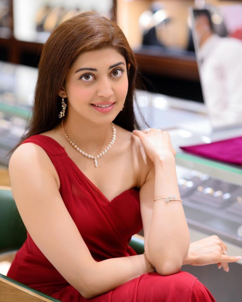 Pranitha Subhash | రెడ్‌ డ్రెస్‌లో మెరిసిపోతున్న ప్రణీత-Namasthe Telangana