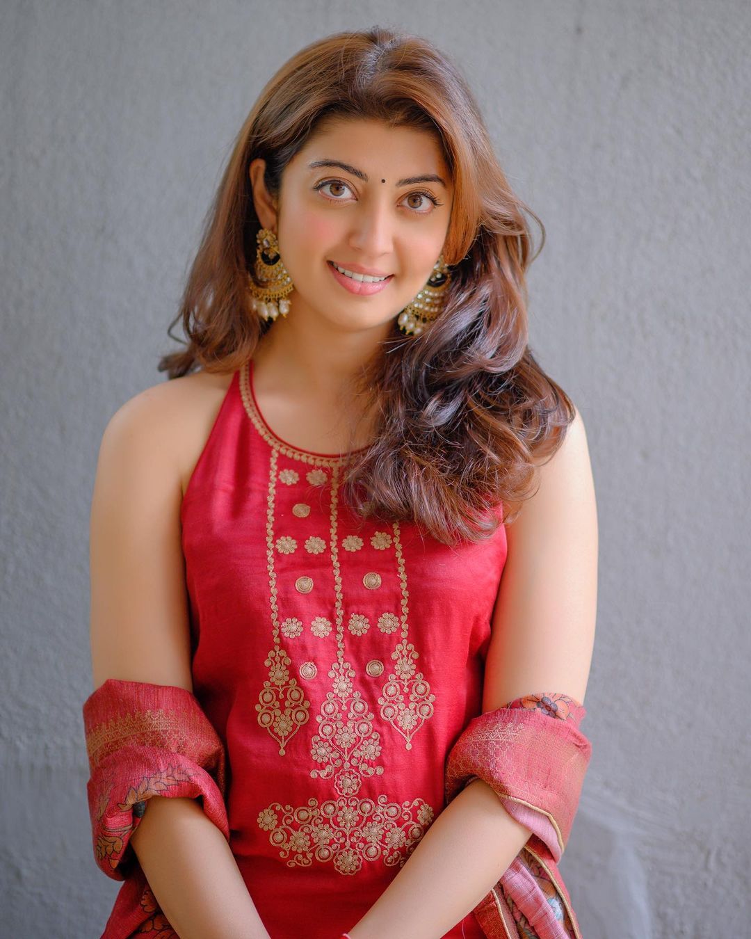 Pranitha Subhash | రెడ్‌ డ్రెస్‌లో మెరిసిపోతున్న ప్రణీత-Namasthe Telangana