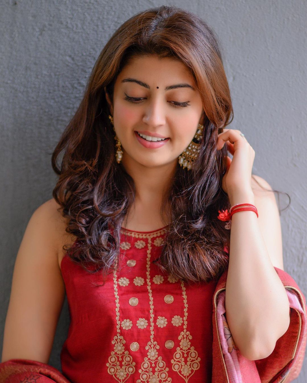 Pranitha Subhash | రెడ్‌ డ్రెస్‌లో మెరిసిపోతున్న ప్రణీత-Namasthe Telangana