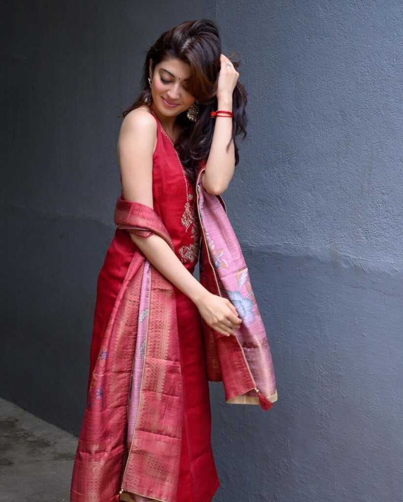 Pranitha Subhash | రెడ్‌ డ్రెస్‌లో మెరిసిపోతున్న ప్రణీత-Namasthe Telangana