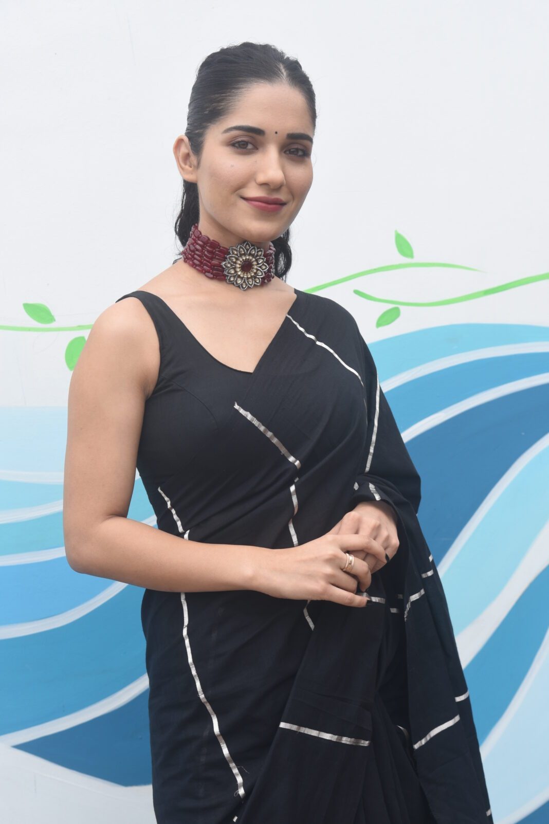 Ruhani Sharma | ఓర చూపుల రుహాని శర్మ-Namasthe Telangana