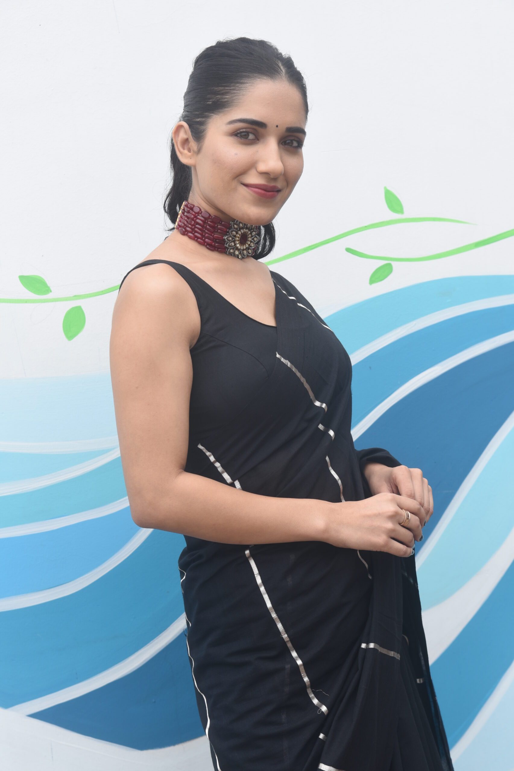 Ruhani Sharma | ఓర చూపుల రుహాని శర్మ-Namasthe Telangana
