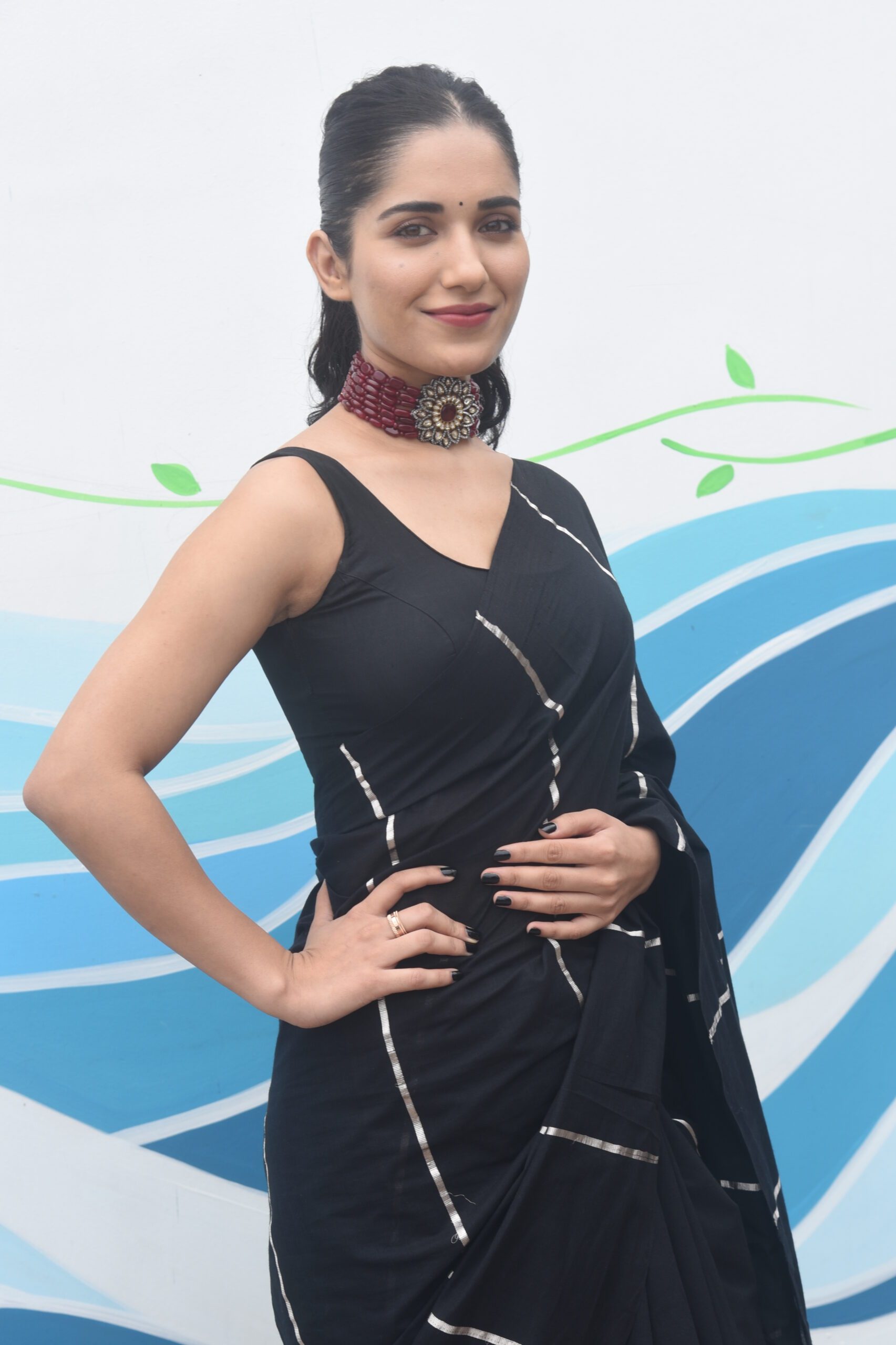 Ruhani Sharma | ఓర చూపుల రుహాని శర్మ-Namasthe Telangana
