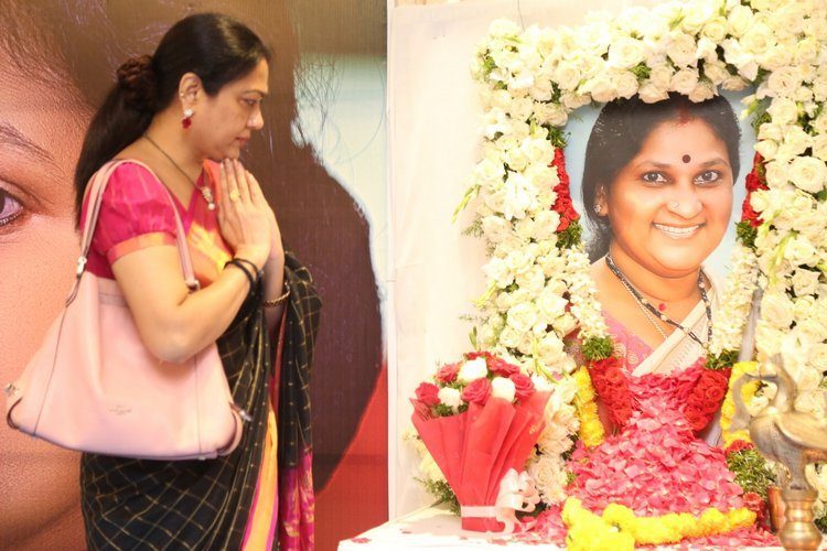 Actor Uttej Wife: నటుడు ఉత్తేజ్‌ భార్య సంస్మరణ సభకు హాజరైన సెలబ్రెటీలు ...