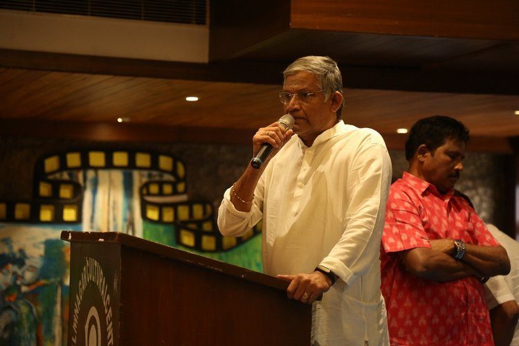 Actor Uttej Wife: నటుడు ఉత్తేజ్‌ భార్య సంస్మరణ సభకు హాజరైన సెలబ్రెటీలు ...