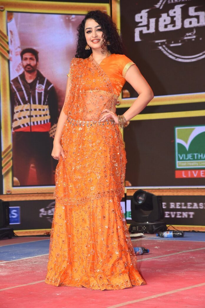 Apsara Rani: ఐటెం బాంబు అప్సర రాణి అందాలు-Namasthe Telangana