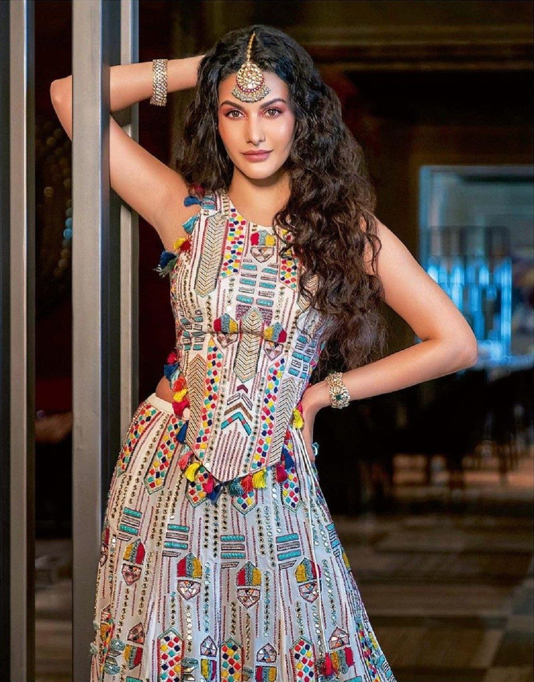 Amyra Dastur | అమైరా దస్తూర్ గ్లామర్ షో..-Namasthe Telangana