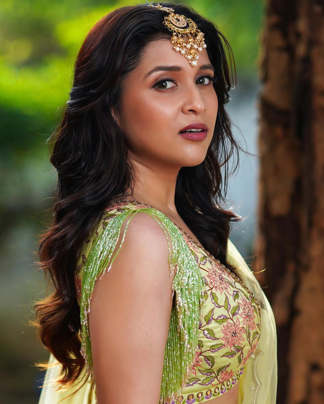 Mannara Chopra | అందంతో ఆకట్టుకుంటున్న మన్నారా చోప్రా..