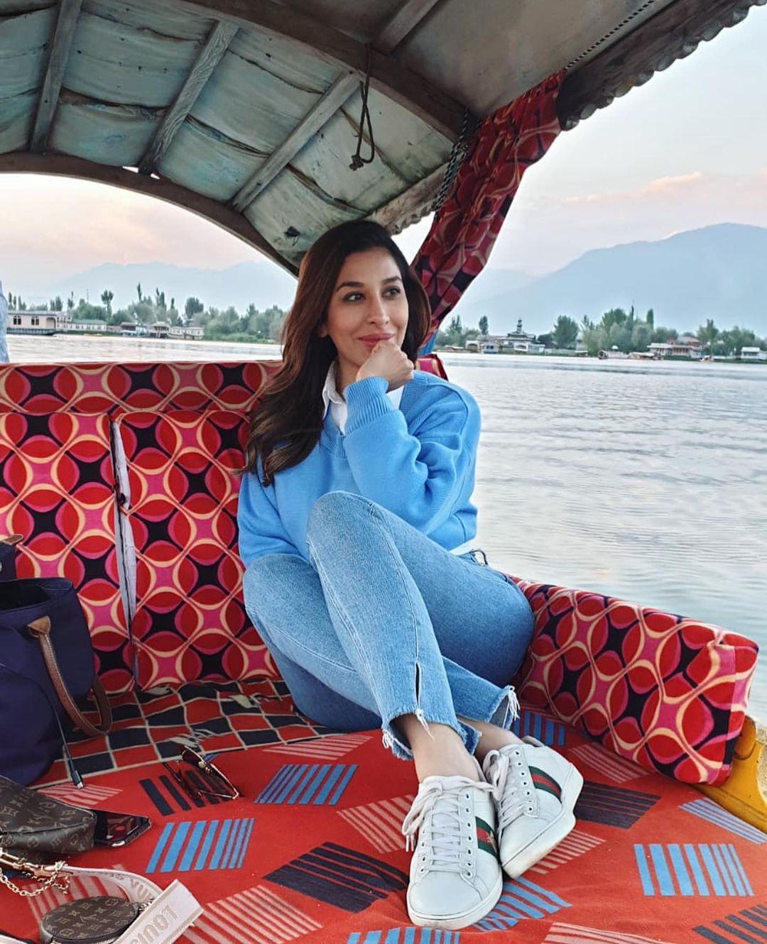 Sophie Choudry | సోఫీ చౌదరి అందాలు అదరహో..-Namasthe Telangana