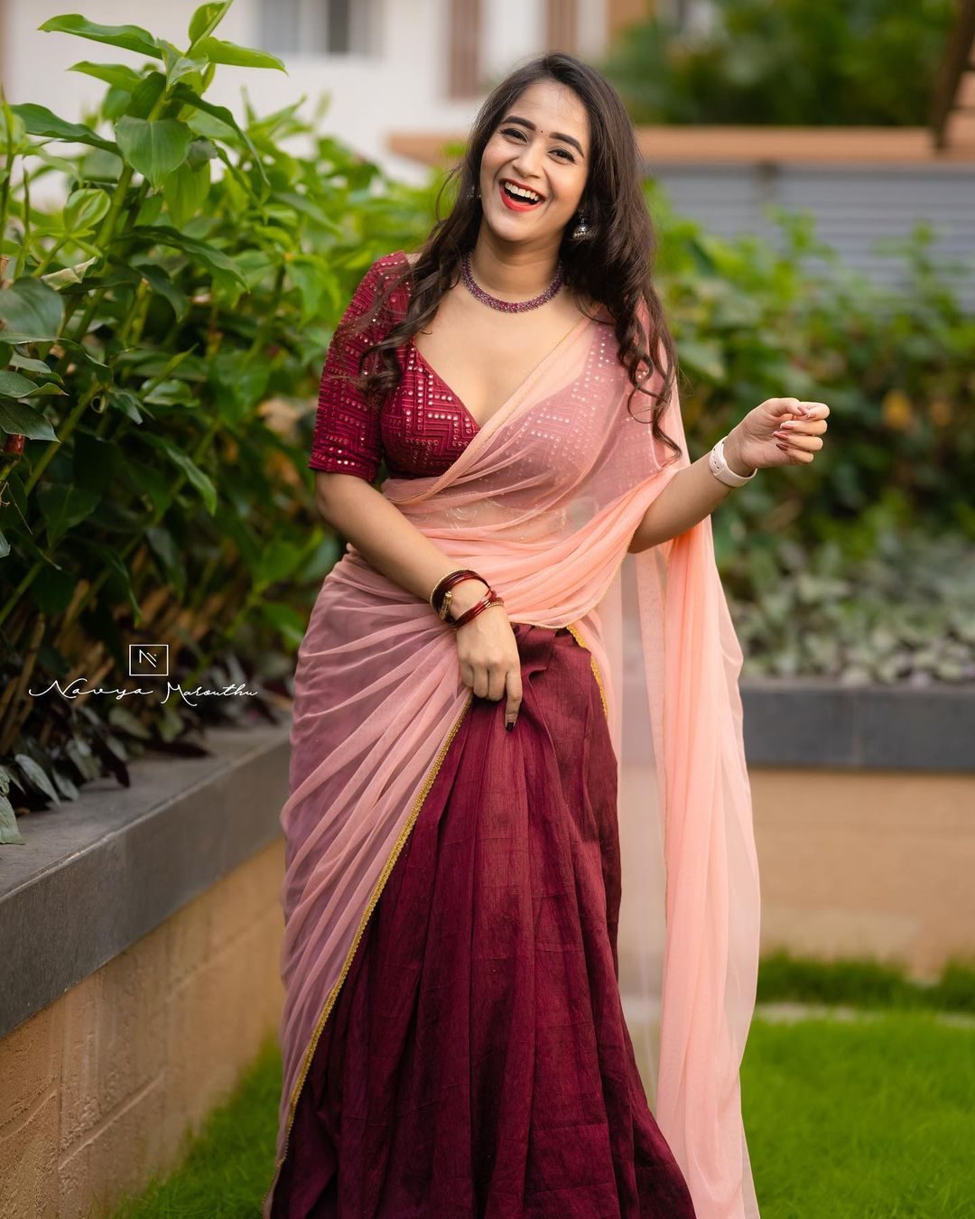 Deepthi Sunaina : చీర క‌ట్టులో దీప్తి సునైనా… అందాలతో ...