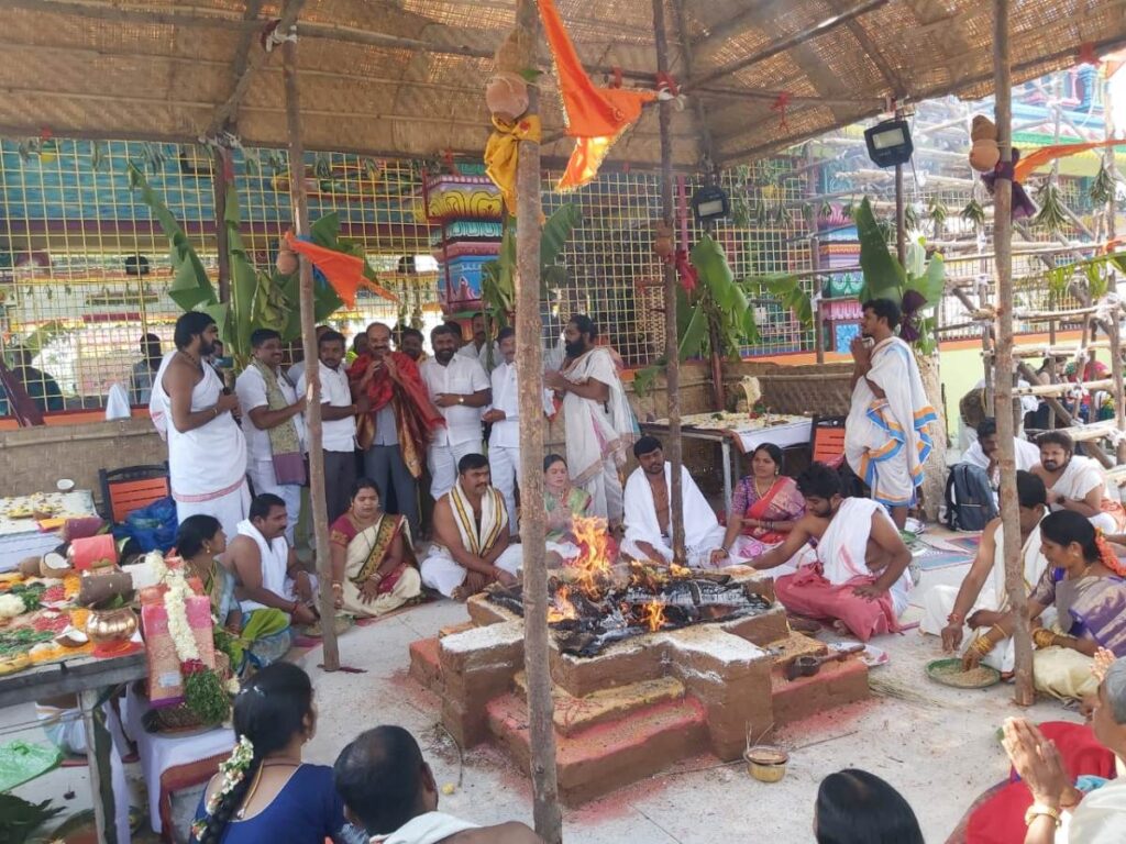 Pochamma temple | ఖానాపూర్‌లో పోచమ్మ అమ్మవారి పూజలో పాల్గొన్న ఎంపీ ...