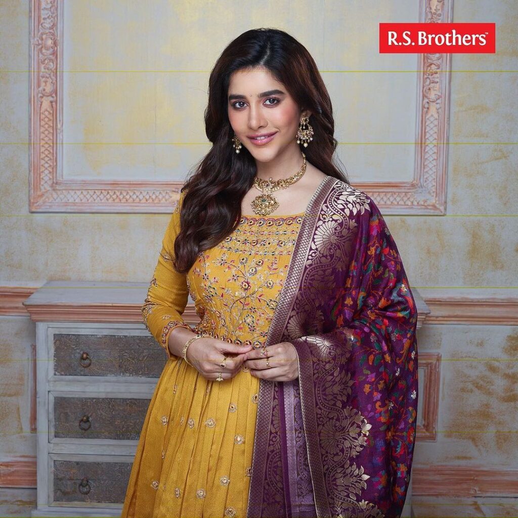 Nabha Natesh | నభా నటేష్ న్యూ స్టిల్స్..-Namasthe Telangana