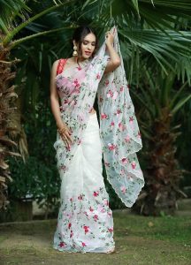 Neha Malik | నేహా మాలిక్ స్టన్నింగ్ లుక్స్..-Namasthe Telangana