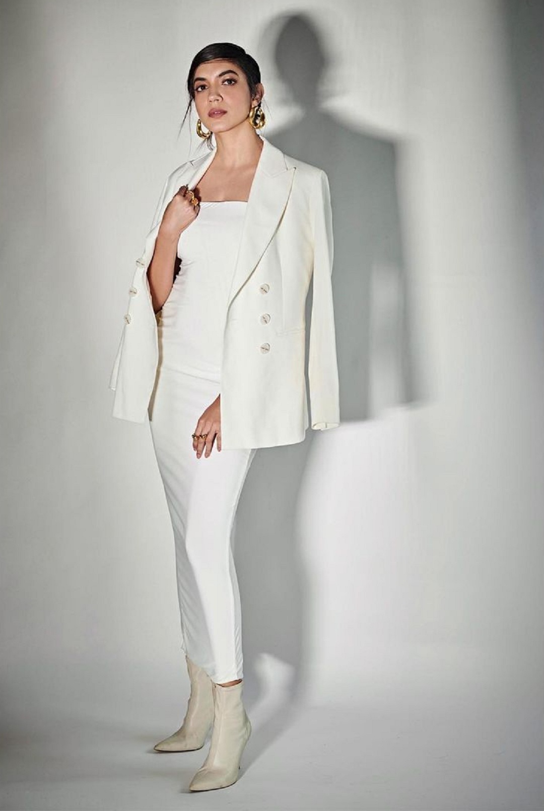 Ritu Varma | చూపులతో మాయ చేస్తున్న రీతు వర్మ..-Namasthe Telangana