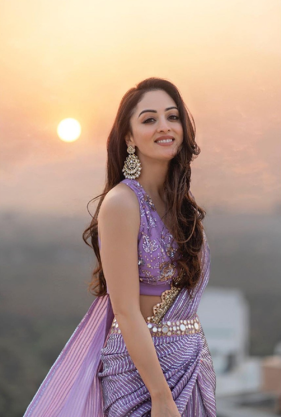Sandeepa Dhar | మత్తెక్కించే చూపులతో కుర్రకారును కవ్విస్తోన్న సందీప ...