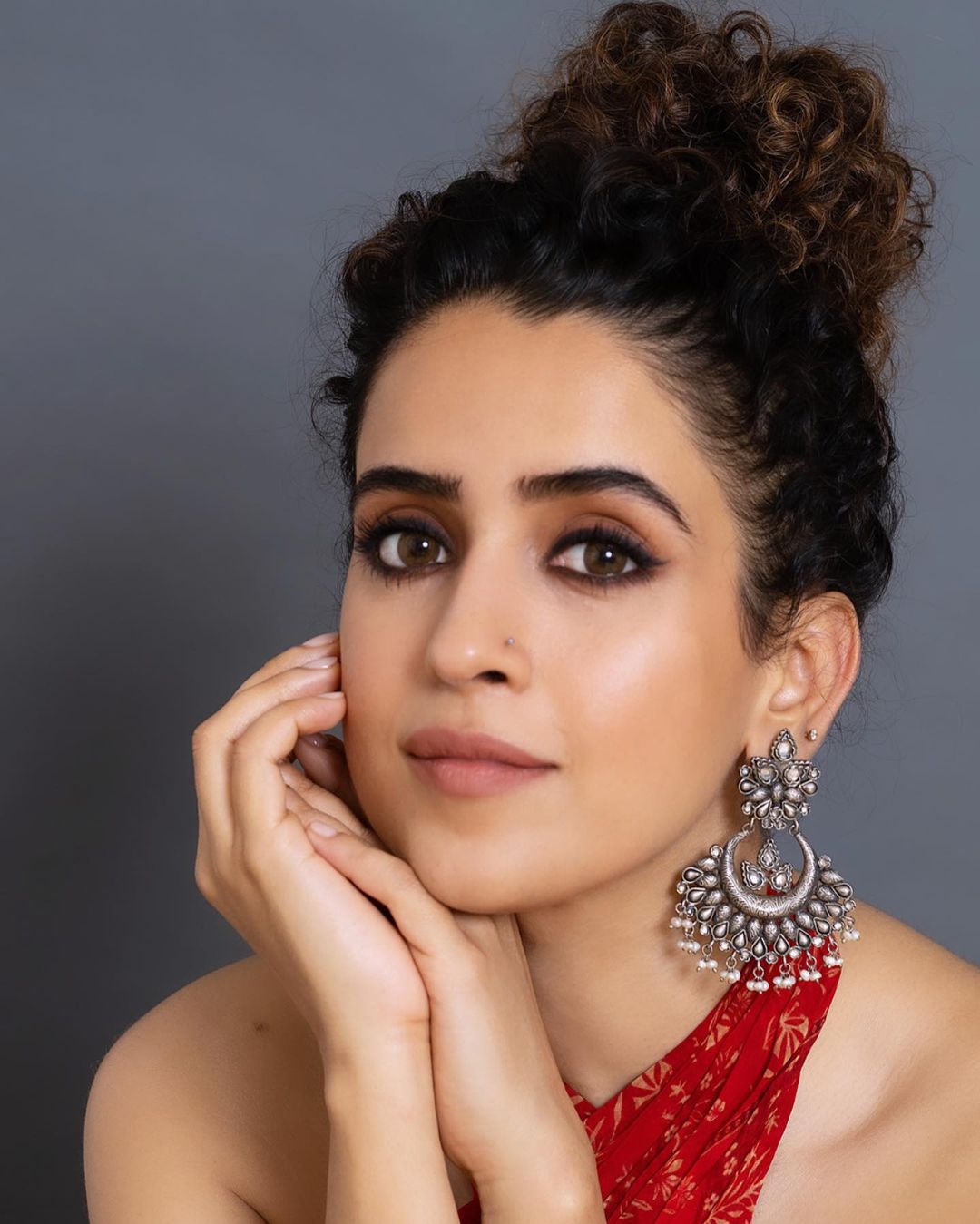Sanya Malhotra | రెడ్‌ డ్రెస్‌లో సన్యా మల్హోత్రా అందమైన ఫొటోలు ...
