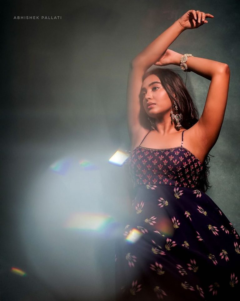 Instagram Updates: స్ట‌న్నింగ్ ఫోటో పోస్ట్ చేసిన‌ అన‌సూయ‌.. స‌న్న‌జాజి ...