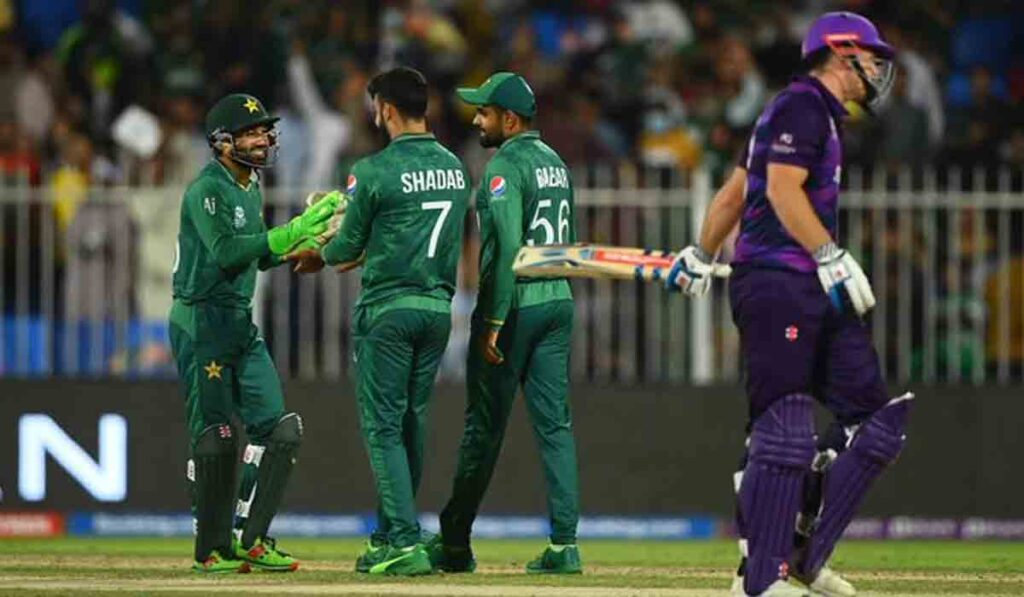 PAK vs SCO | ఒకే ఓవర్లో రెండు వికెట్లు కూల్చిన షాదాబ్-Namasthe Telangana