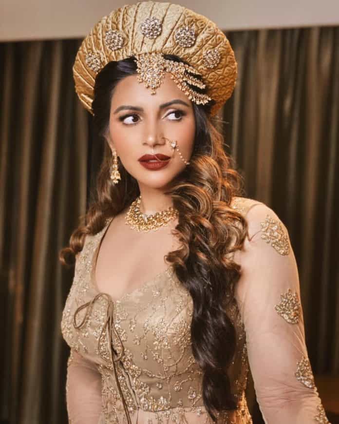 Shama Sikander | గోల్డెన్ డ్రెస్‌లో షామా సికందర్..-Namasthe Telangana