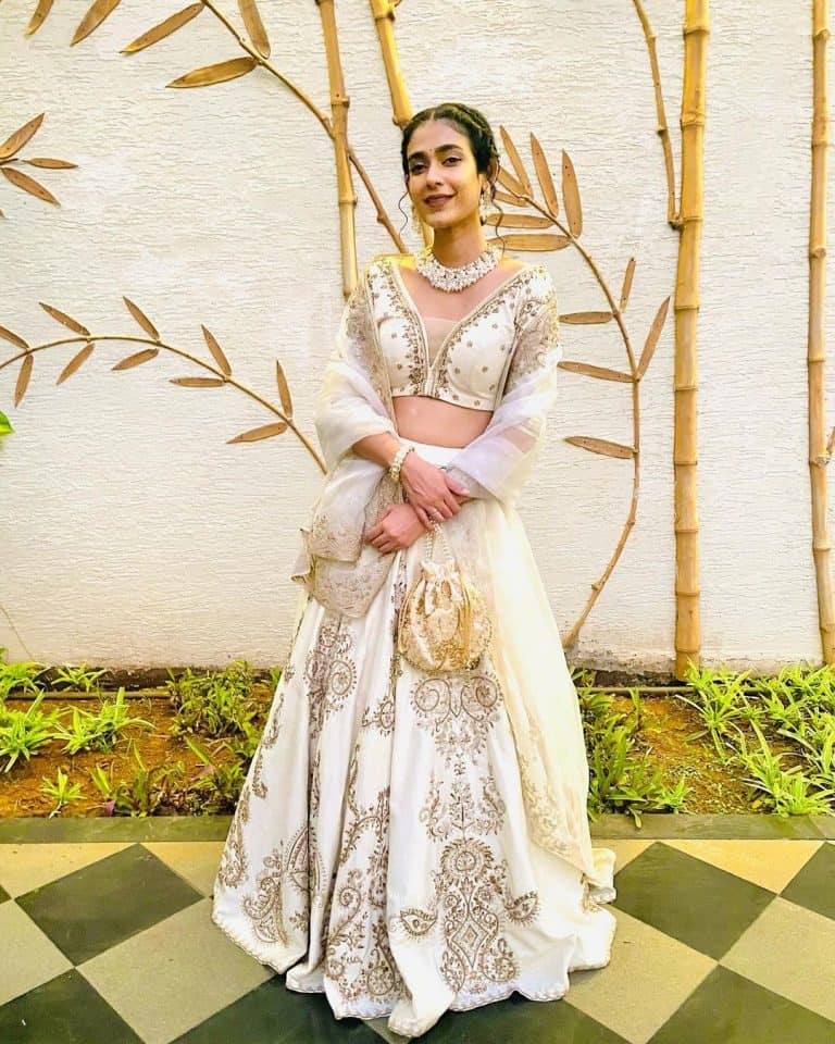 Aakanksha Singh | ఆకాంక్ష సింగ్ స్టన్నింగ్ స్టిల్స్..-Namasthe Telangana