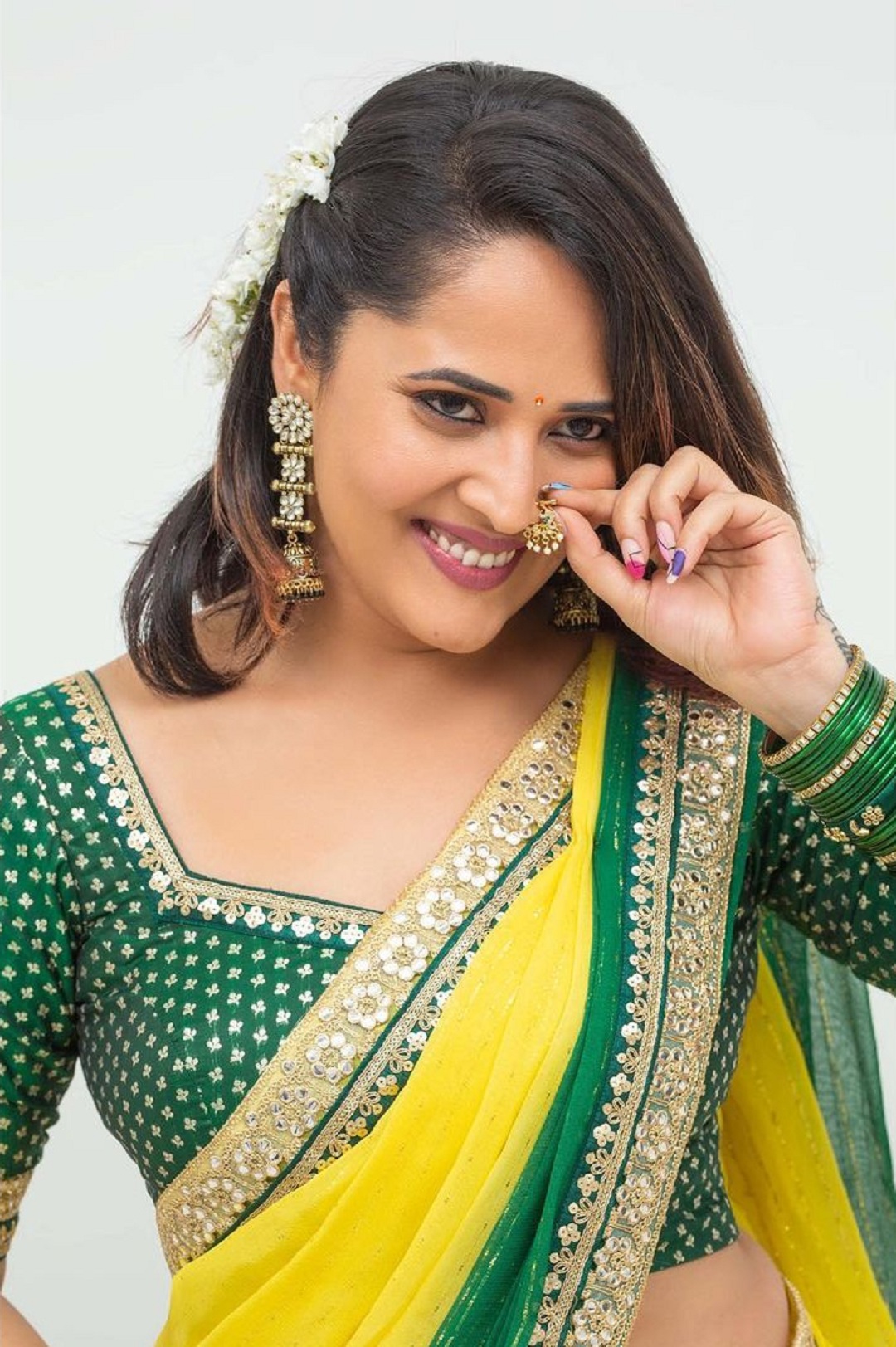 Anasuya Bharadwaj | లంగా ఓణీలో అనసూయ అందాలు అదరహో..-Namasthe Telangana