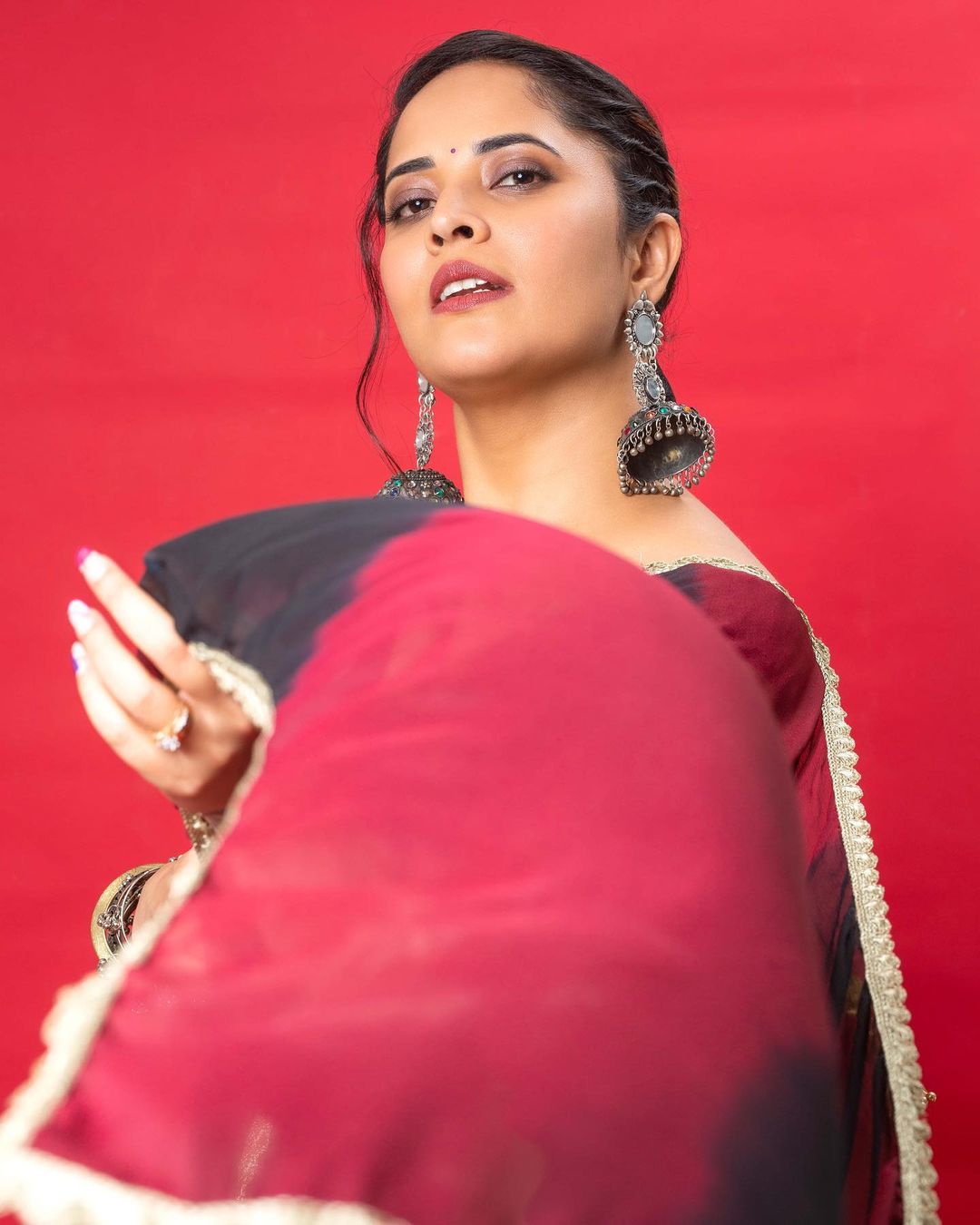 Anasuya Bharadwaj | లంగా ఓణీలో అనసూయ సొగసు అదరహో..-Namasthe Telangana
