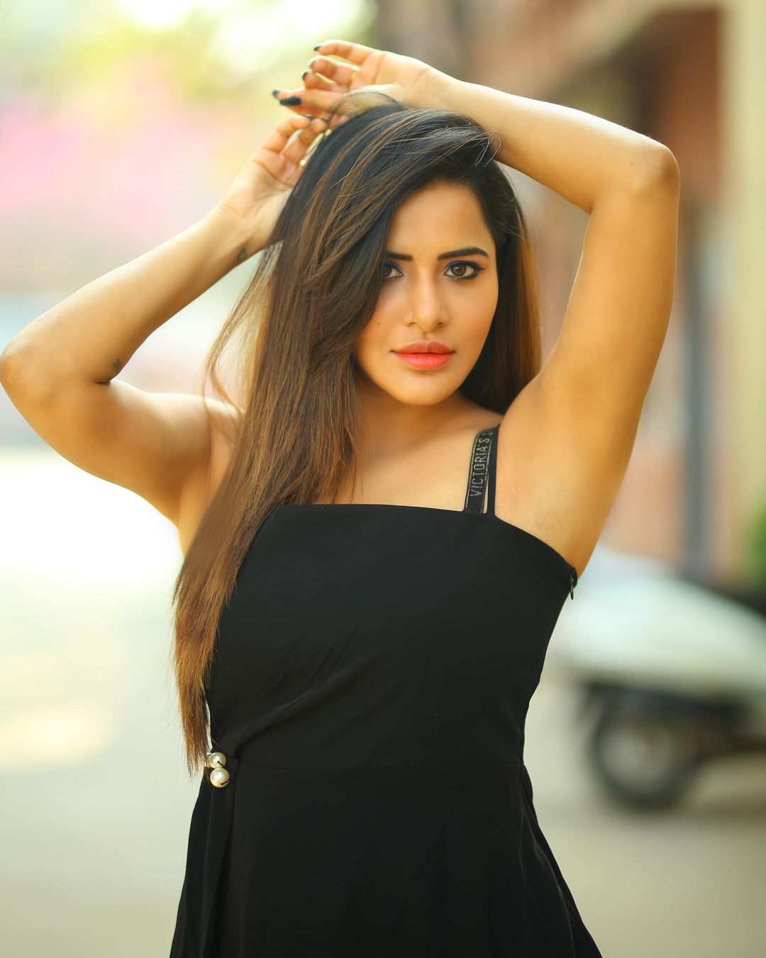 Ashu Reddy | బ్లాక్ డ్రెస్‌లో ఆషూ రెడ్డి అదిరిపోయే ఫొటోస్..-Namasthe ...