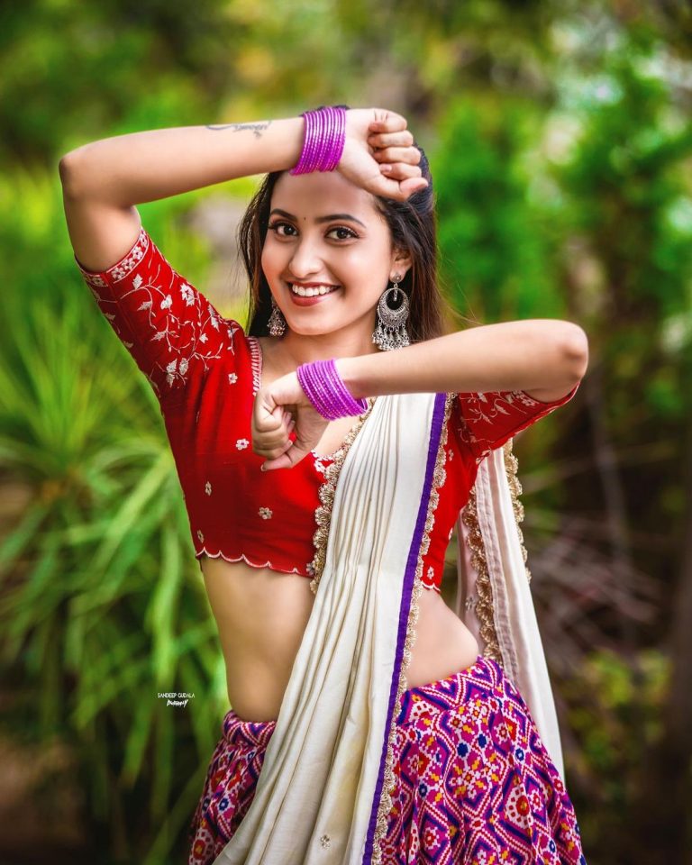 Deepika Pilli | హాఫ్ శారీలో మెరిసిపోతున్న దీపికా పిల్లి..-Namasthe ...