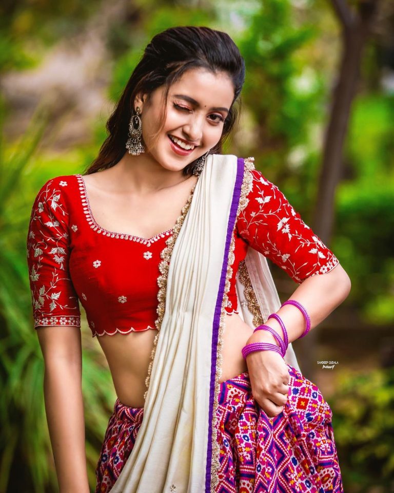 Deepika Pilli | హాఫ్ శారీలో మెరిసిపోతున్న దీపికా పిల్లి..-Namasthe ...