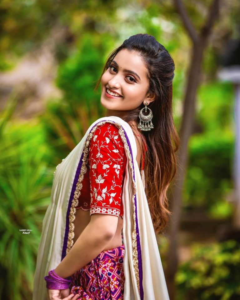 Deepika Pilli | హాఫ్ శారీలో మెరిసిపోతున్న దీపికా పిల్లి..-Namasthe ...