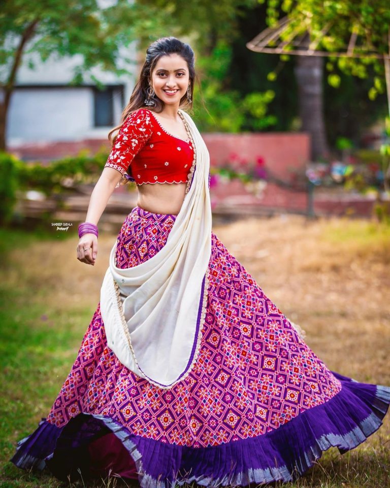 Deepika Pilli | హాఫ్ శారీలో మెరిసిపోతున్న దీపికా పిల్లి..-Namasthe ...