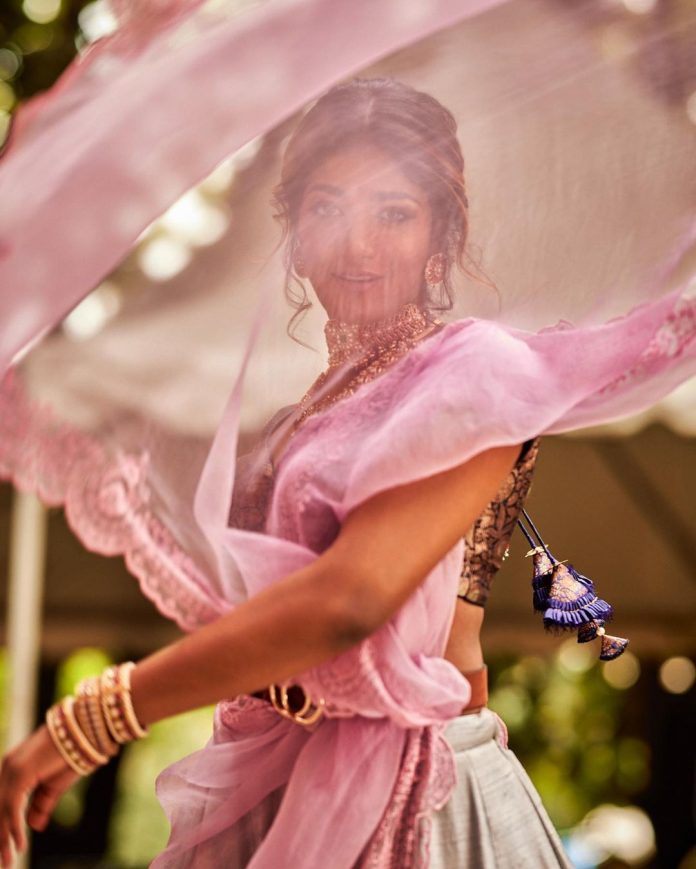 Dimple Hayathi | టైట్ ఫిట్ డ్రెస్‌లో ఆకట్టుకుంటున్న డింపుల్ హయతి ...