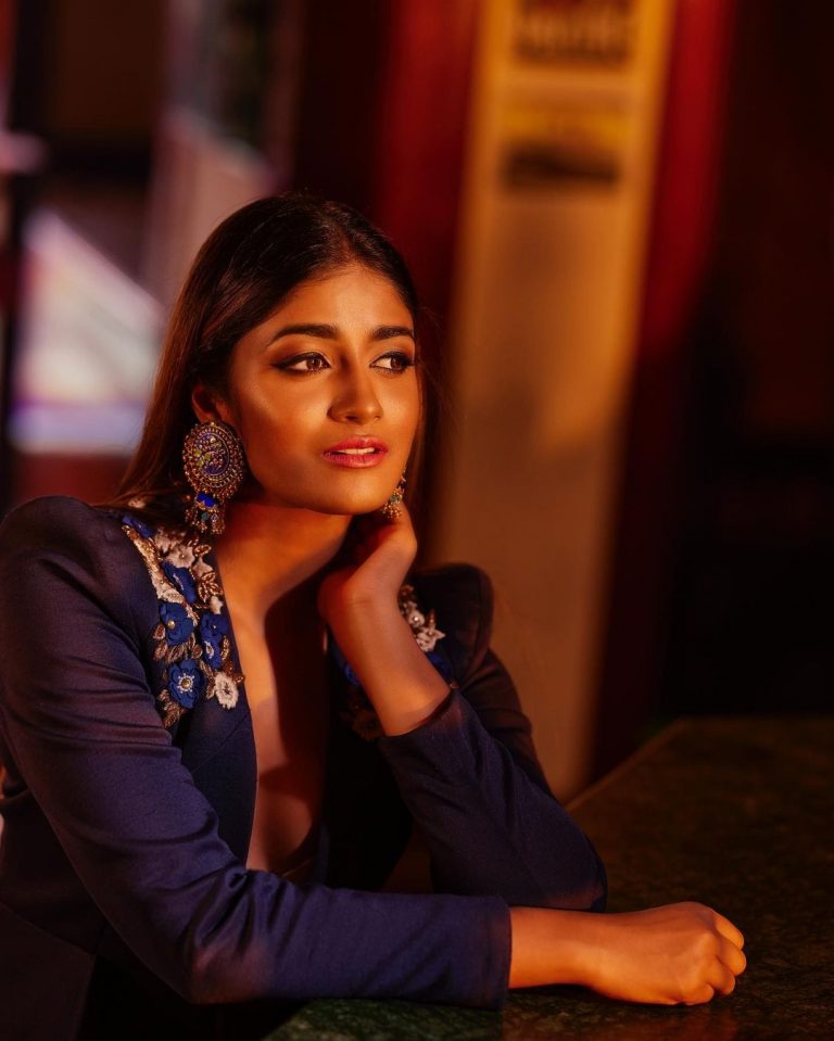 Dimple Hayathi | టైట్ ఫిట్ డ్రెస్‌లో ఆకట్టుకుంటున్న డింపుల్ హయతి ...