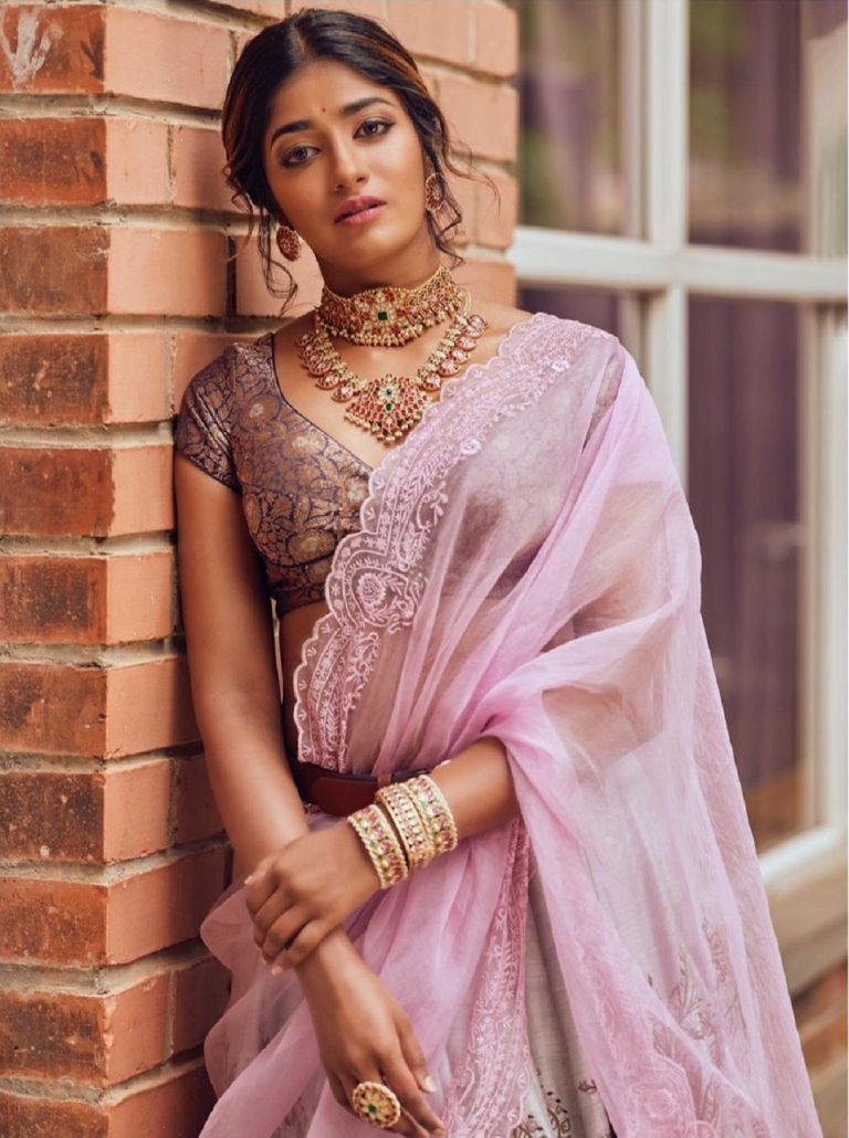 Dimple Hayathi | టైట్ ఫిట్ డ్రెస్‌లో ఆకట్టుకుంటున్న డింపుల్ హయతి ...