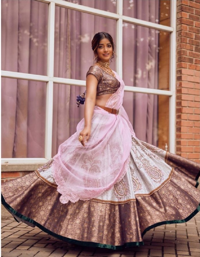 Dimple Hayathi | టైట్ ఫిట్ డ్రెస్‌లో ఆకట్టుకుంటున్న డింపుల్ హయతి ...