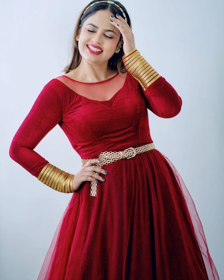 Nandita Swetha | చీర కట్టులో గులాబీ పువ్వుల నదితా శ్వేత..-Namasthe ...