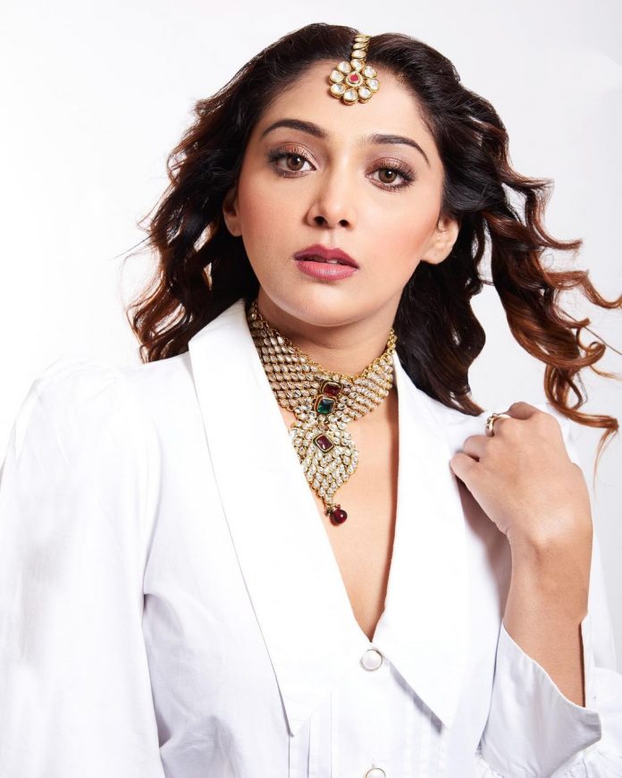 Natasha Doshi | నటాషా దోషి స్టన్నింగ్ ఫొటో షూట్..-Namasthe Telangana