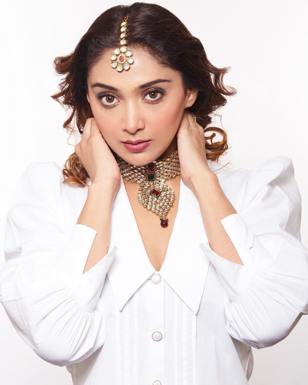 Natasha Doshi | నటాషా దోషి స్టన్నింగ్ ఫొటో షూట్..-Namasthe Telangana