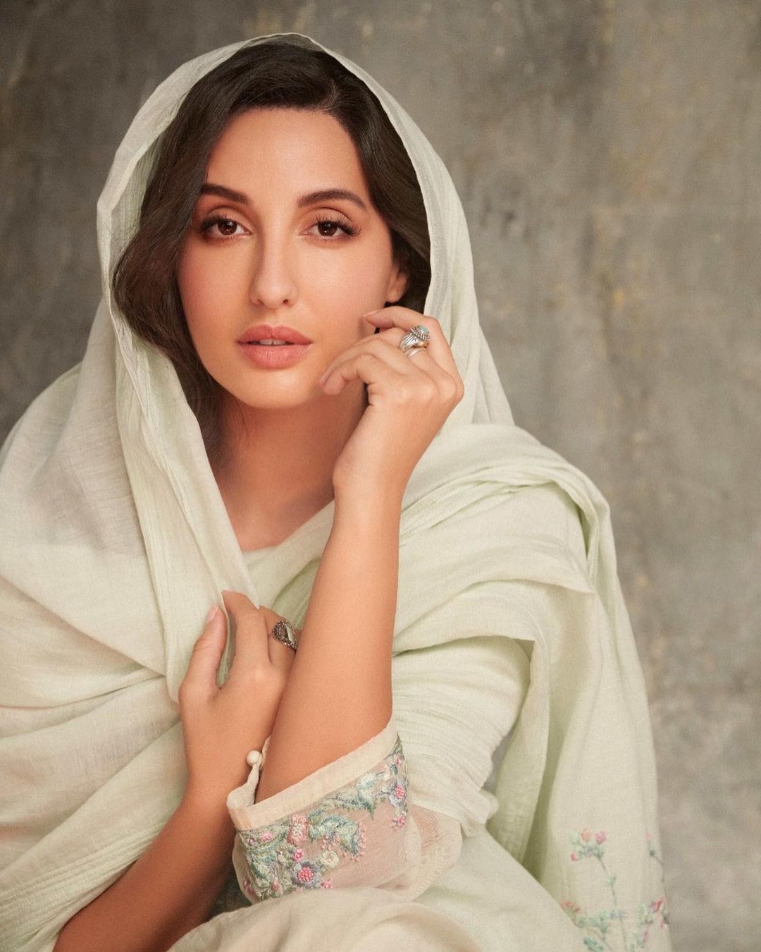 Nora Fatehi | వైట్ కలర్ డ్రెస్‌లో నోరా ఫతేహి హొయలు..-Namasthe Telangana
