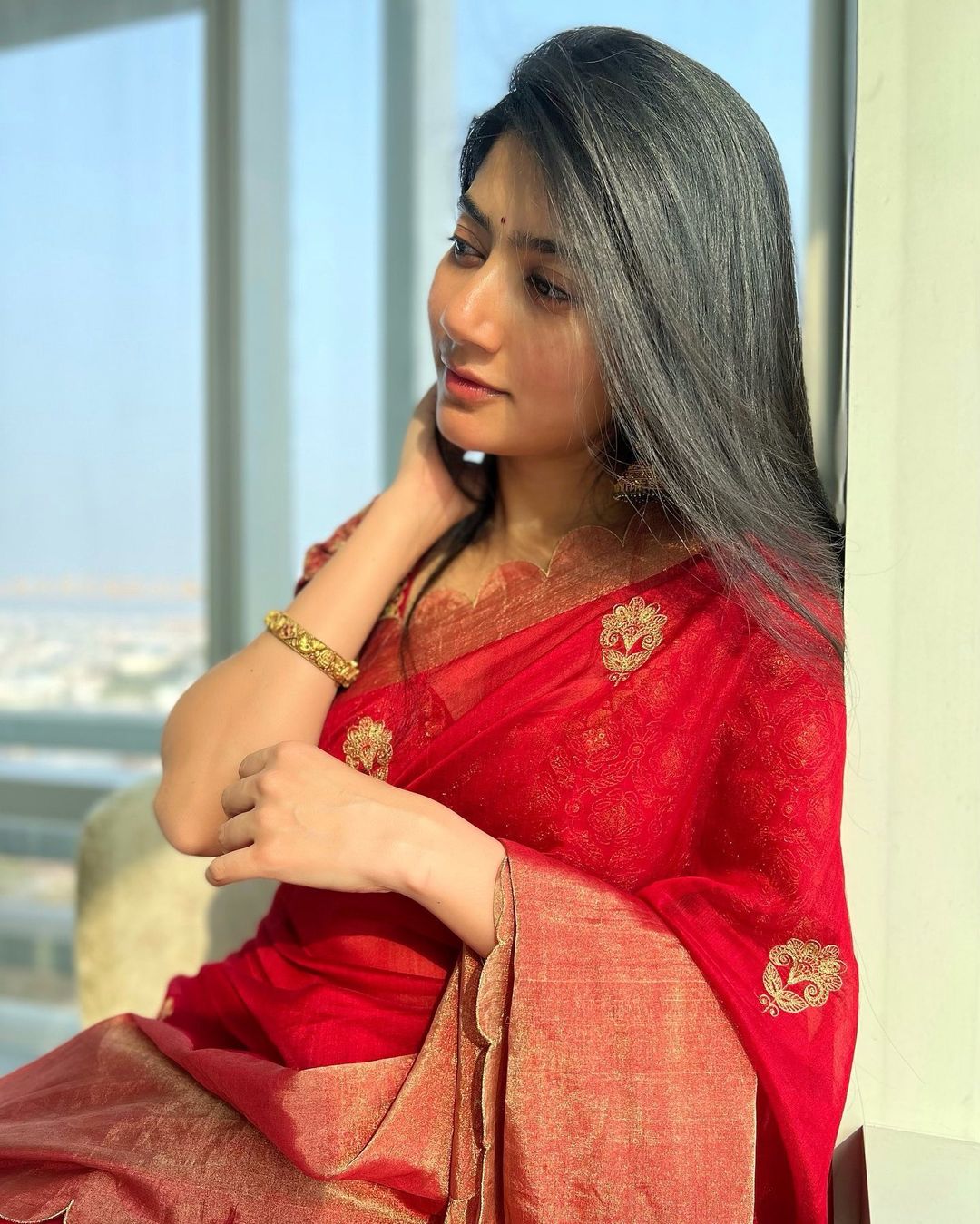 Sai Pallavi | చూపులతో చంపేస్తున్న సాయిపల్లవి..-Namasthe Telangana