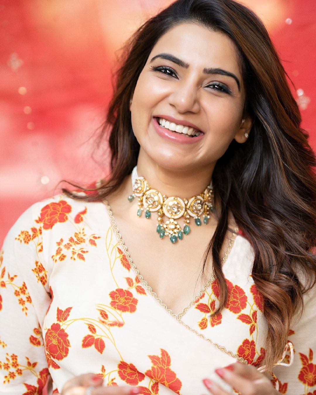 Samantha | చిరు నవ్వుతో కైపెక్కిస్తున్న సమంత..-Namasthe Telangana