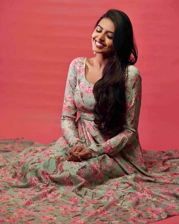 Shivani Rajashekar | కొంటె చూపులతో చంపేస్తున్న శివాని రాజశేఖర్ ...