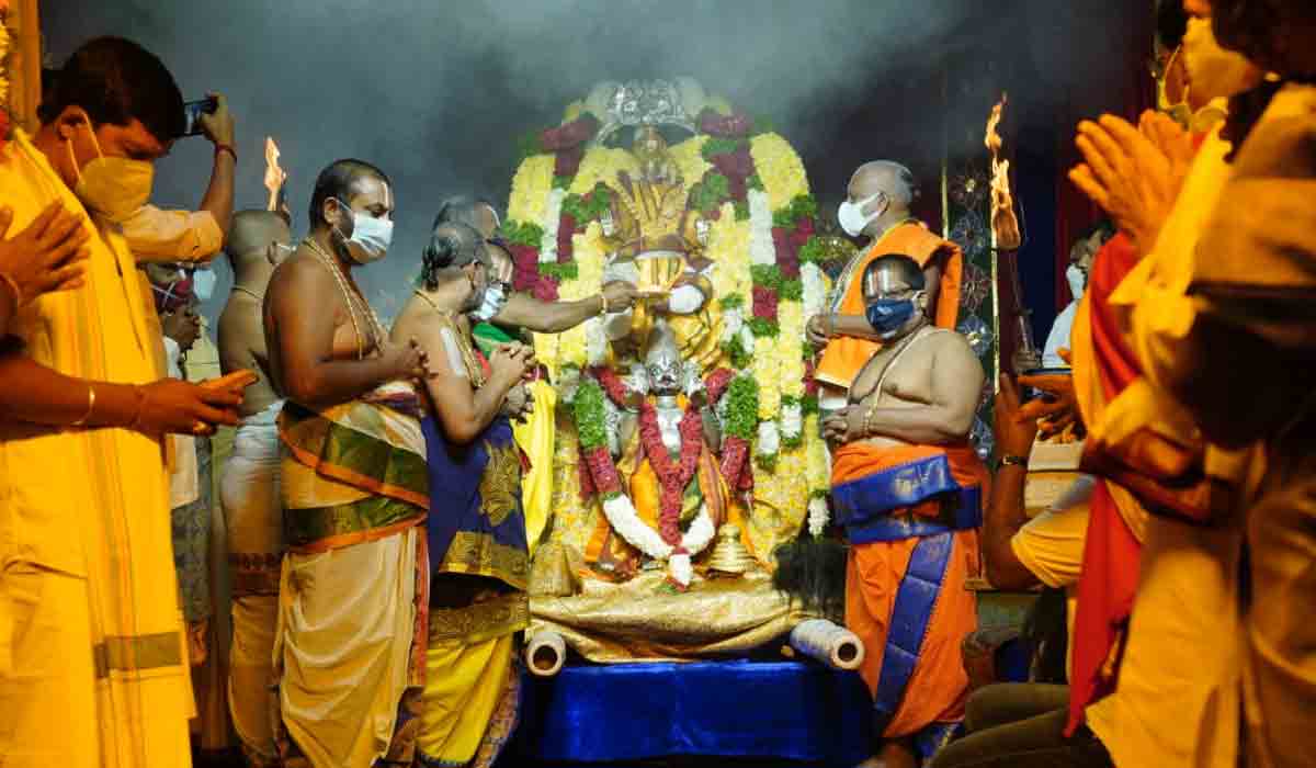 Yadadri temple | శ్రీరామావతారంలో యాదాద్రి లక్ష్మీనారసింహుడు-Namasthe ...