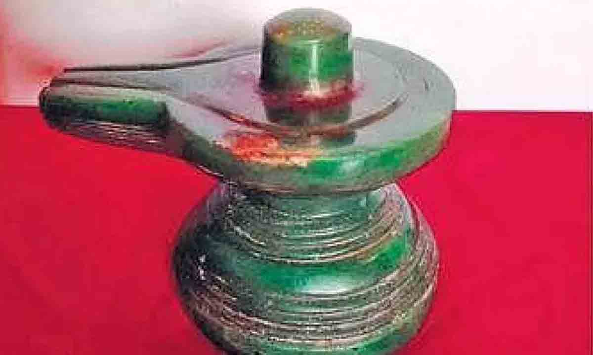 Emerald lingam | బ్యాంక్ లాక‌ర్‌లో 500 కోట్ల విలువైన మ‌ర‌క‌త లింగం.. ఎవ ...